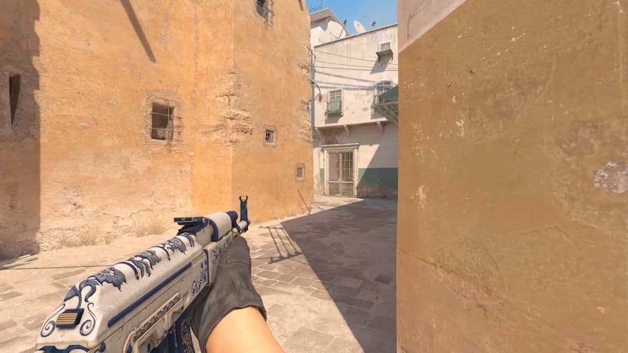 CS2 left-hand command: How to change to left hand in Counter-Strike 2?