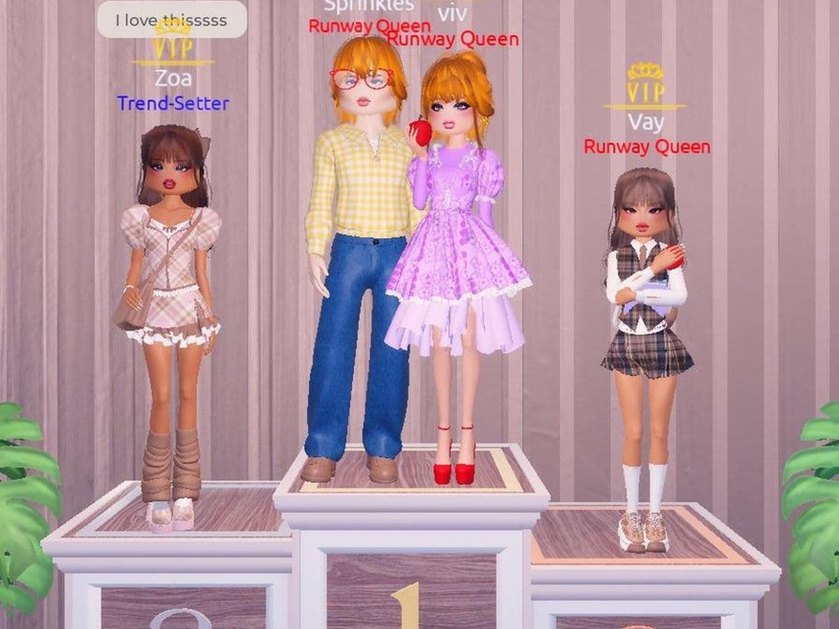 Make winner Dress to Impress School Trip outfits in 5 steps