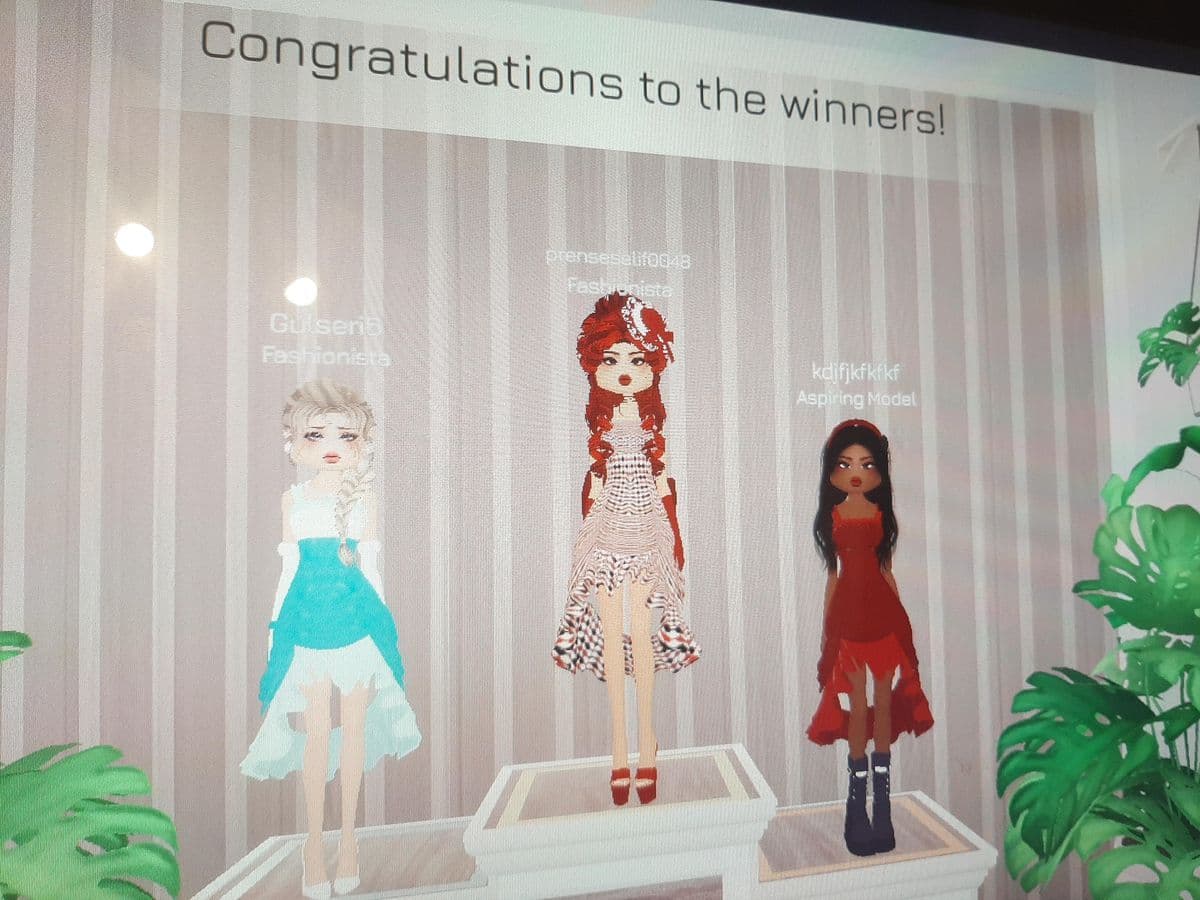 Make your best Roblox Tudor Period Dress to Impress outfit in 6 steps